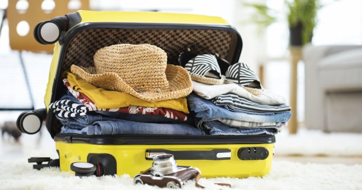 Valigia intelligente: i capi indispensabili per una vacanza al mare ...