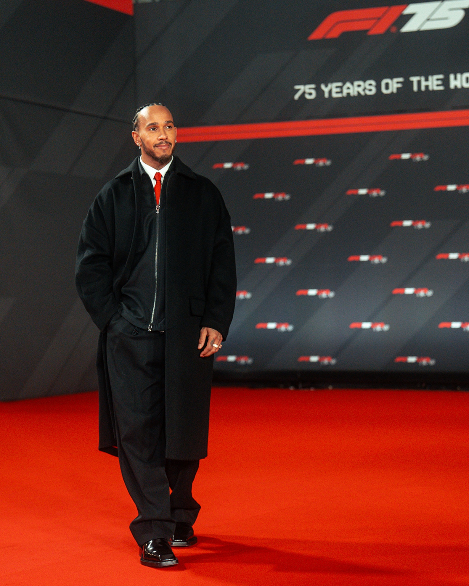 Ferrari Eleganza e Stile sul Red Carpet della F1 75 - FashionChannel
